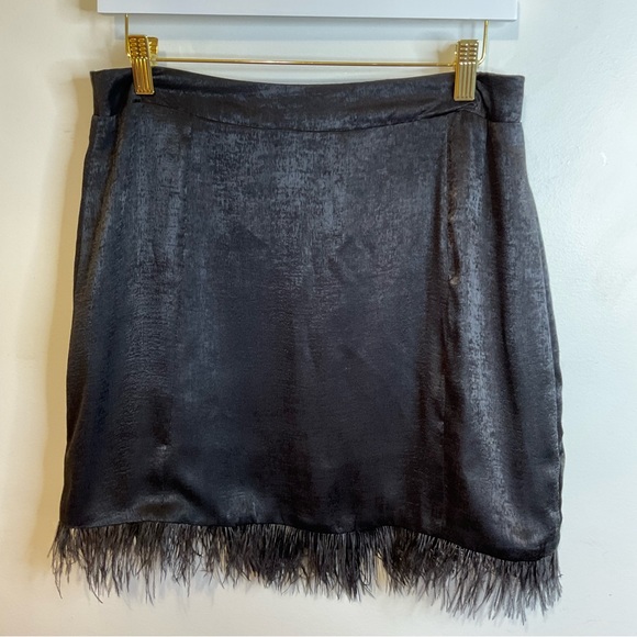 4SI3NNA | Skirts | 4si3nna Black Sexy Shimmer Feather Bottom Size L ...